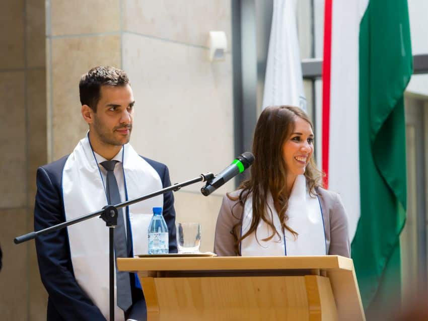 33 medical students graduated at the off-campus training of Asklepios ...