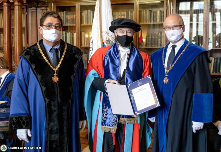 Thirteen professors received honorary doctorates at the 2020-21 Doctor ...