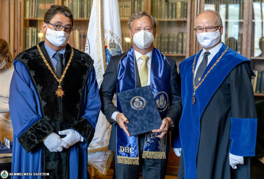 Thirteen professors received honorary doctorates at the 2020-21 Doctor ...