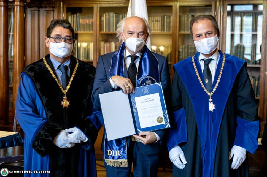 Thirteen professors received honorary doctorates at the 2020-21 Doctor ...
