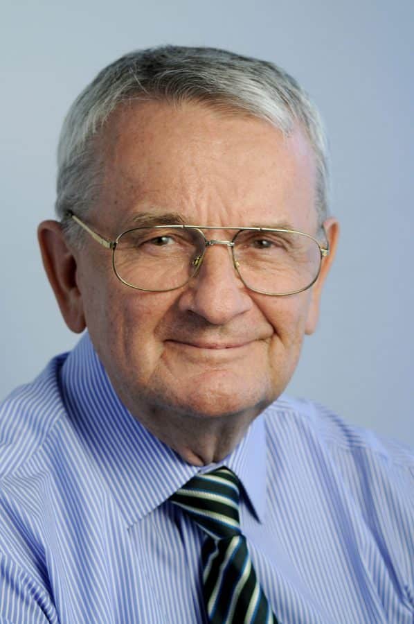 Former director of the women’s clinic recognized as a “Giant in ...