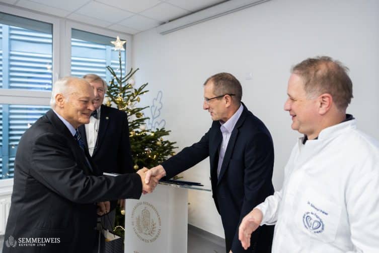 Dr. Csaba Dzsinich receives Pro Universitate award – Semmelweis University