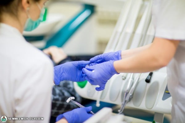 A fogágygyulladás növeli a koraszülés kockázatát – Semmelweis Hírek