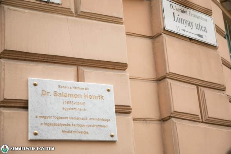 Emléktáblát avattak dr. Salamon Henrik tiszteletére – Semmelweis Hírek