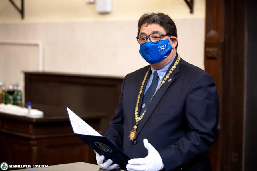 Arany pecsétgyűrűt vehetett át búcsúztató ünnepségén dr. Szél Ágoston ...