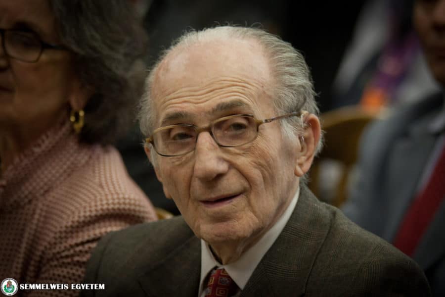 Százéves dr. George Berci sebészprofesszor, az egyetem díszdoktora ...