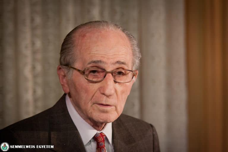 Százéves dr. George Berci sebészprofesszor, az egyetem díszdoktora ...