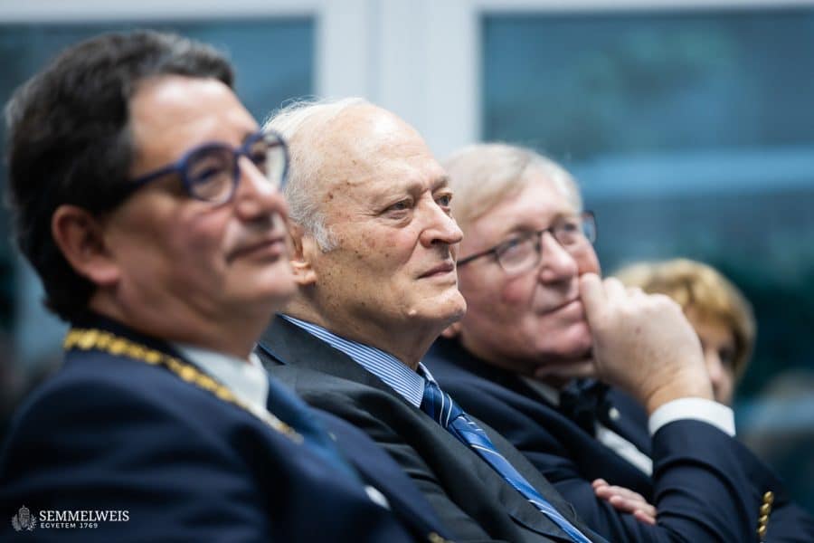 Pro Universitate díjat vehetett át dr. Dzsinich Csaba – Semmelweis Hírek