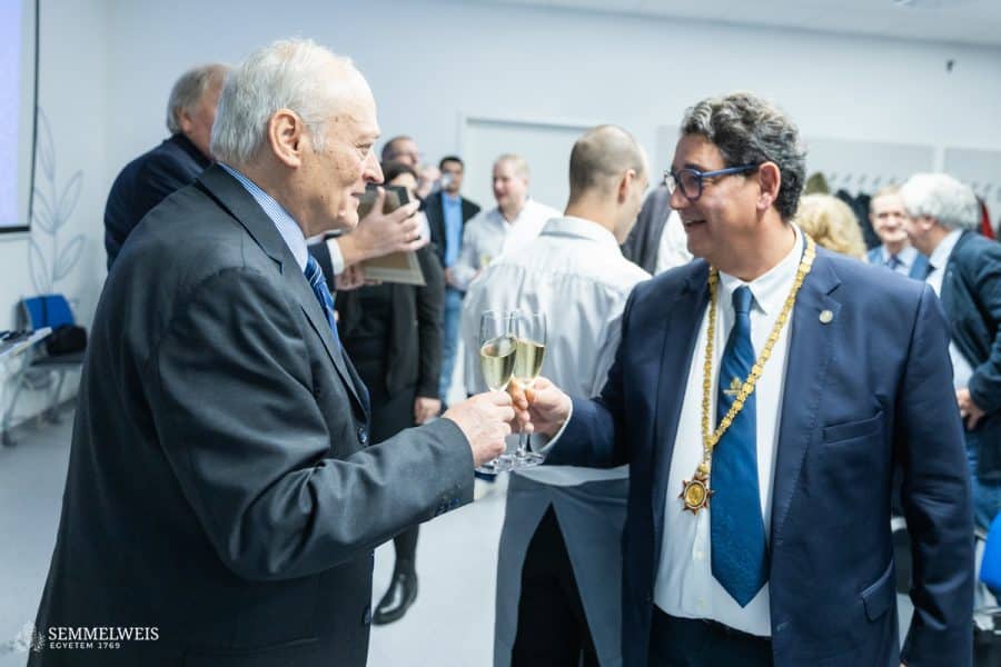 Pro Universitate díjat vehetett át dr. Dzsinich Csaba – Semmelweis Hírek