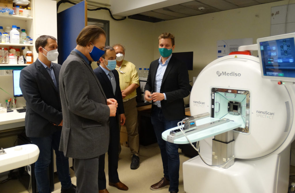 Neues NANOSCAN-SPECT-CT-Gerät an Semmelweis Universität übergeben ... Neues NANOSCAN-SPECT-CT-Gerät an Semmelweis Universität übergeben ...