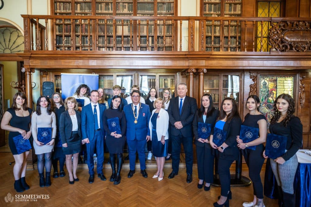 12 tanulónk vehette át 2024. március 14-én a Jó tanuló, jó ápoló ösztöndíjat! – Semmelweis ...
